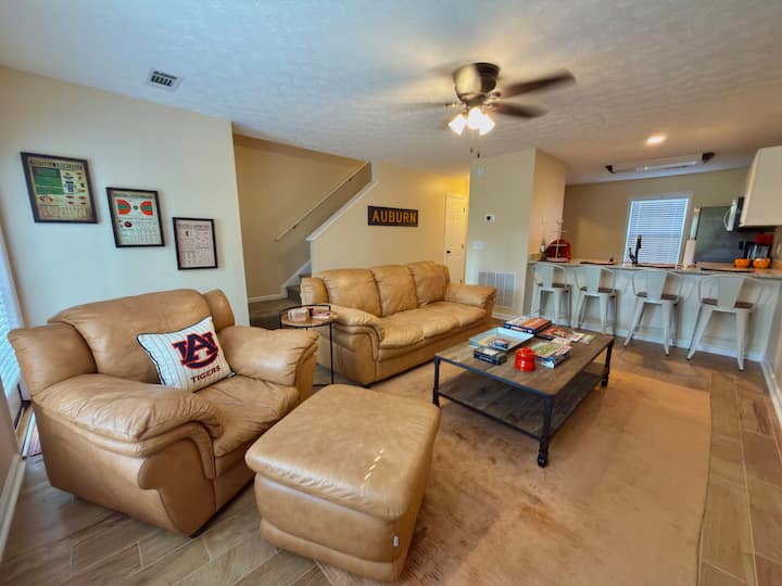 Aubie's Den! 2-bedroom, 2.5-bathroom Townhome! - Auburn, AL