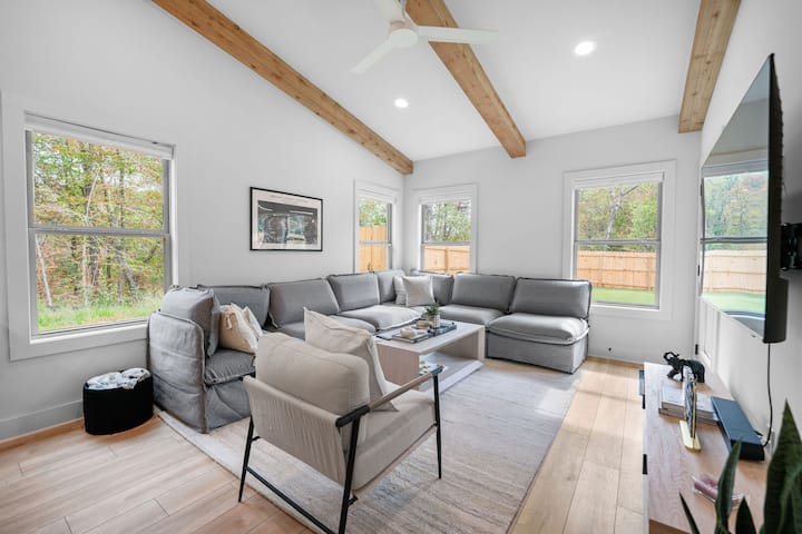 Timber Tide - Chic New Townhome Near The Action - Tuscaloosa, AL