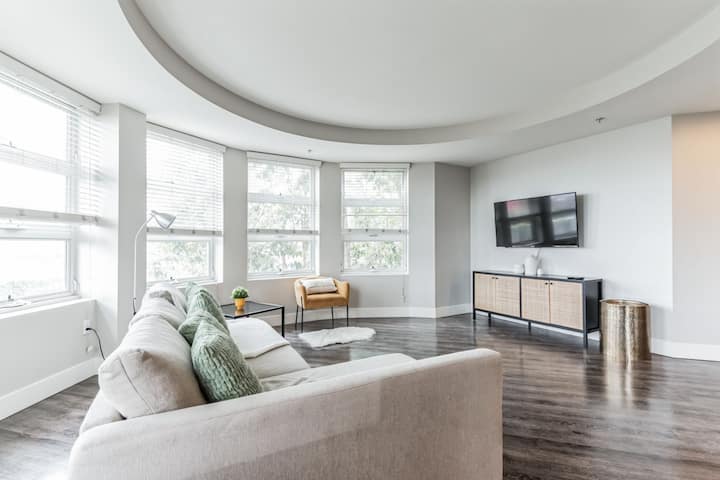 Spacious 3br Santa Monica Apartment - Santa Monica, CA
