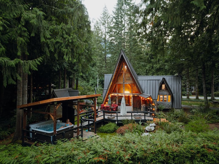 Fern Haus And Cottage- Unique Mtn View Cabin! - Skykomish, WA