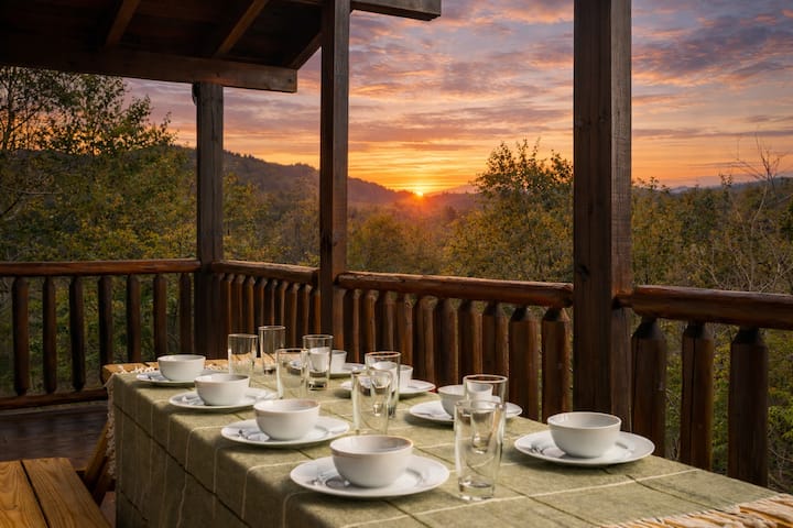 5 Min Pf Parkway, New Cedar Hot Tub Game Room View - Pigeon Forge, TN