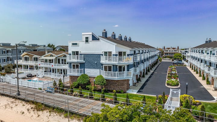 Beachfront 3br/3.5ba | Ocean Views + Rooftop Deck - Ocean City, NJ