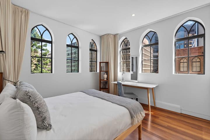 Split Level City Loft With Private Balcony - Sydney