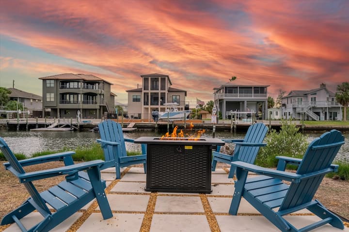 Hot Tub On The Water! Firepit & Bbq Waterfront! - Pine Island, FL