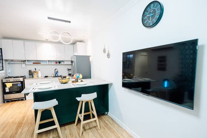 Modern Comfort W/ Everything You Need - Aliaga