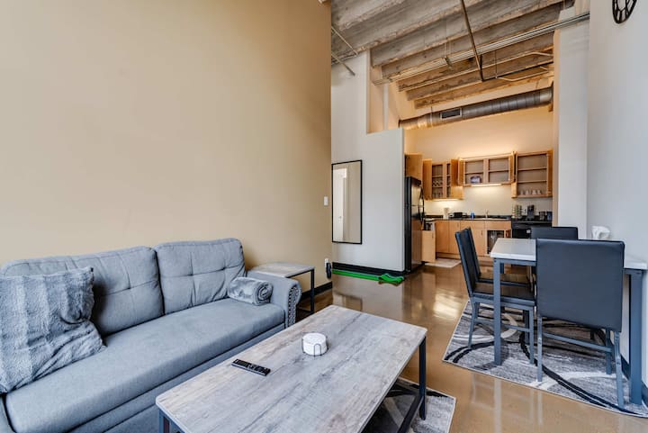 West Loop | City Views With In & Out Parking | 3 - Chicago Union Station