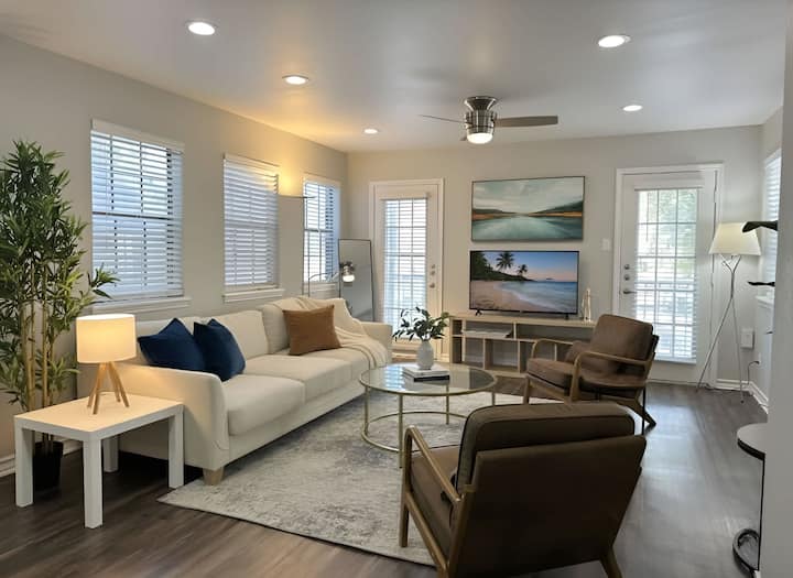 Quiet Loot Lakeside View 1bd Loft Suite By Airport - Hill Country Village, TX