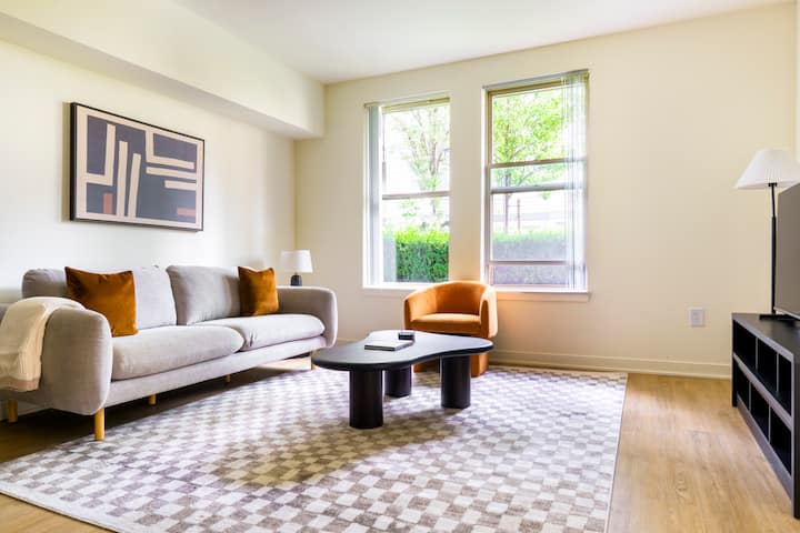 Blueground | Northwest Bellevue, Balcony, Nr Park - Bellevue, WA