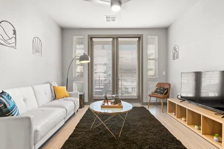 Cozysuites 1br Phx Roro | Gym, Pool, Parking #1 - Grand Canyon University, Phoenix
