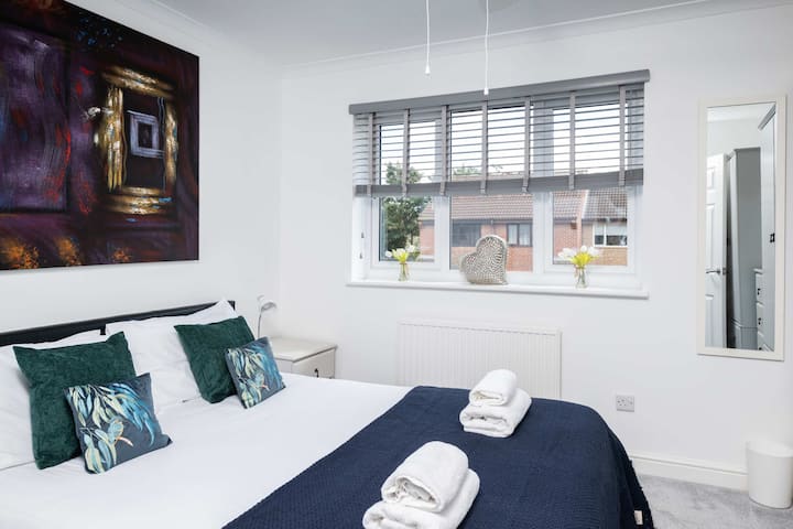 Bright & Modern 2br Home W/ Parking | Taunton - Taunton