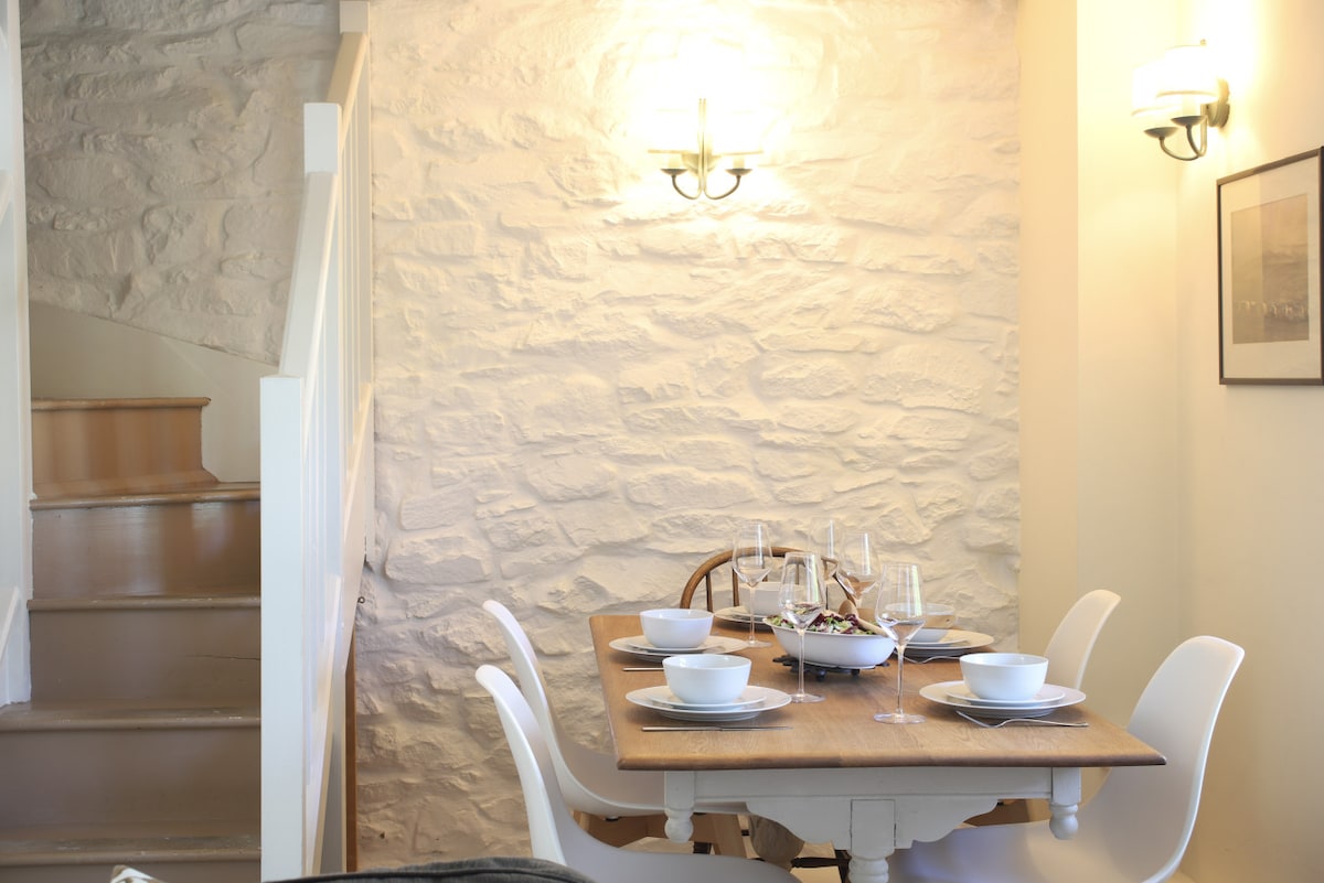 Abbey Cottages - Buzzards Watch - Houses for Rent in Talley, Wales ...