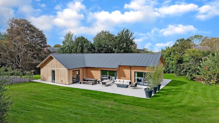 Lambs Lawn, Coulston Near Devizes - Warminster