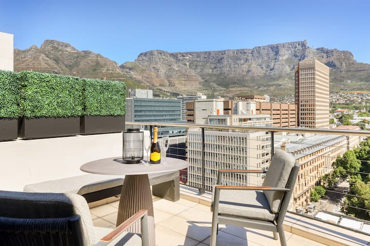 City Retreat | Private Terrace | Views | Pool - Le Cap