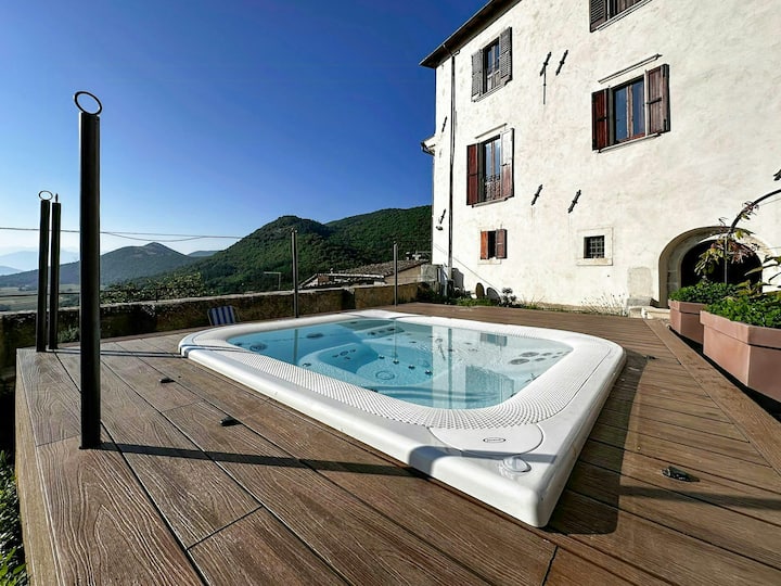 Historic Palace Overlooking Piana Di Navelli - Ovindoli