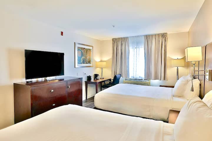 2 Queen Beds | Baymont Tucson | Spacious Stay - Tucson, AZ