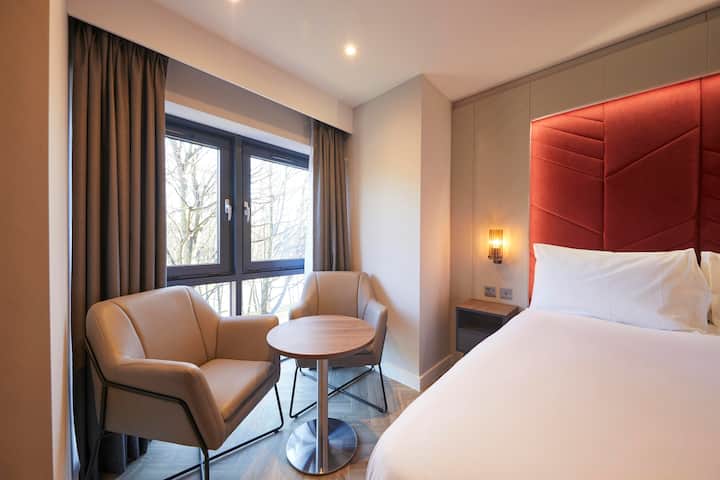 Ultra-central Location & Views From Your Room - Fulford