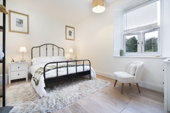 Three Bridges - 1-mile To Ulverston Town Centre - 울버스톤