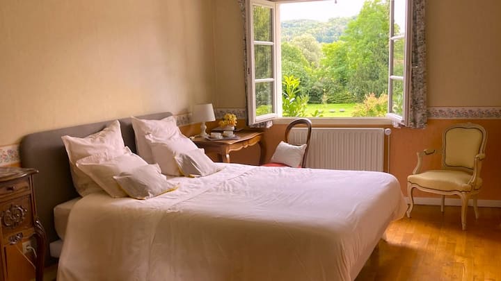 Blés D'or Queen Size Vue Jardin Petit Déjeuner Inc - Mirecourt