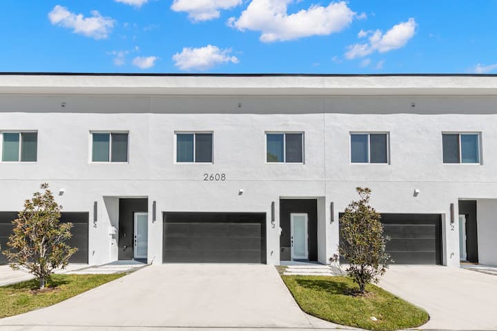 New! Casa Sol & Casa Cielo - Luxurious, Newly Buil - Tampa, FL