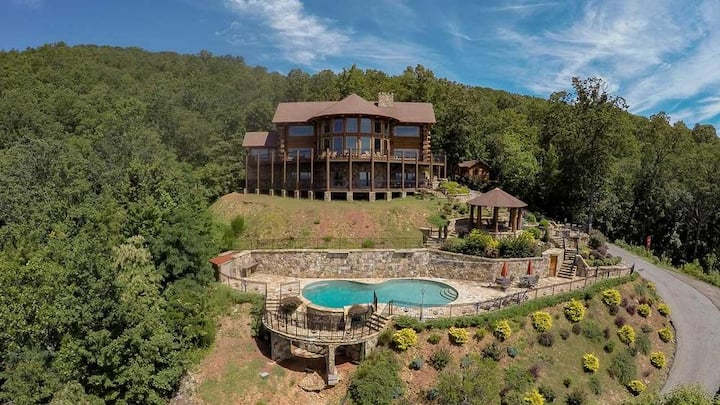 Spyglass- Dog Friendly, Hot Tub, Helicopter Pad - Blue Ridge, GA