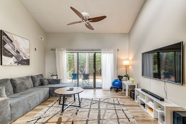 Pet-friendly Raleigh Townhome Near Medical Centers - Cary, NC