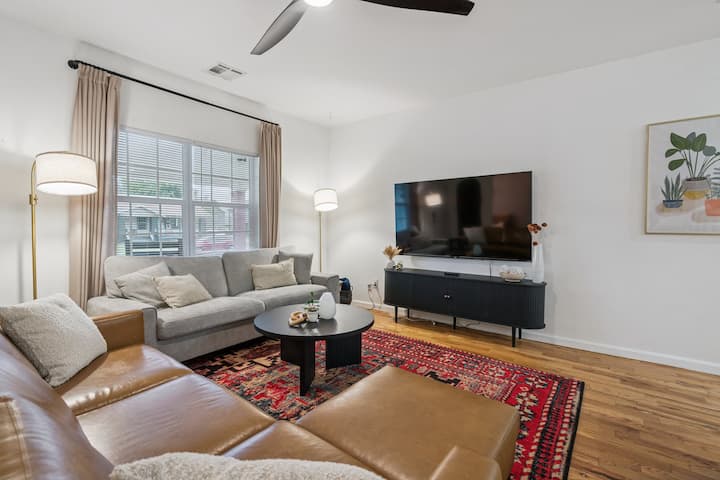 Charming, Central, 4bd, Workspace, Patio, King Bed - Oklahoma City, OK