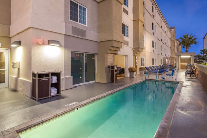 Spacious 1-bed Suite | Near Anaheim Resort - Placentia, CA