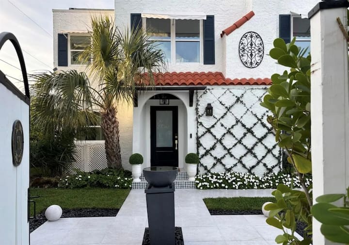 The Marisol Estate: Palm Beach Elegance - West Palm Beach, FL
