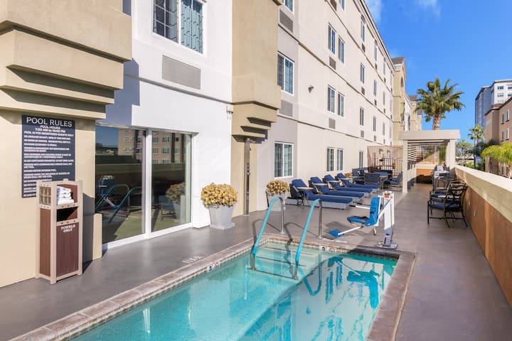 Spacious 1-bed Suite | Near Anaheim Resort Area - Anaheim, CA