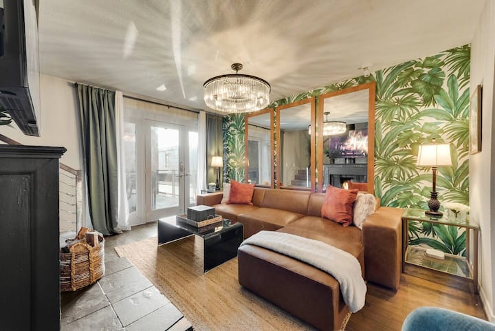 Tropical Luxe Loft W/ Pool & Sauna Oasis - Dallas, TX