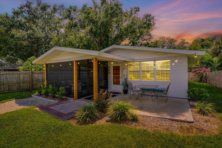 Salty Seahorse | Screened-in Porch & Private Yard - Sarasota, FL