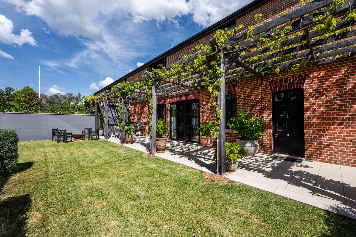 The Warehouse—Heritage Elegance in Central Mudgee - Houses for Rent in ...