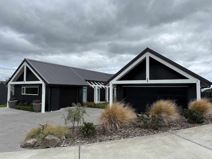 Jojo's Lookout | Stunning Lake Views With Spa - Rotorua