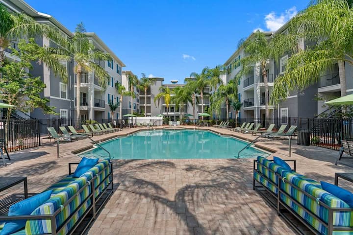 Budget Stay Near Usf! Pool + Grill + Gym - Temple Terrace, FL