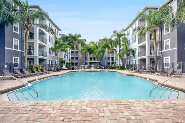 Budget 4br Near Usf! Gym/pool/grill - Temple Terrace, FL