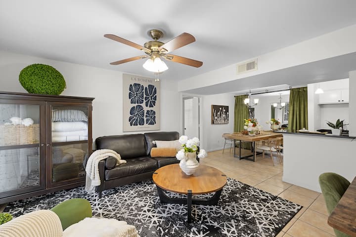 Sophisticated 2br By Tamu | King | Washer & Dryer - Bryan, TX