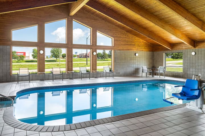 Americinn Alexandria | 1 King Bed | Lake Access - Alexandria, MN