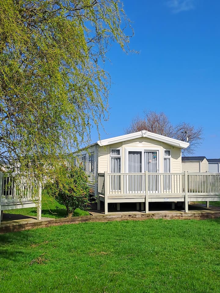 Gold Pet Caravan (Sleeps 8) Ns2060 - Skegness
