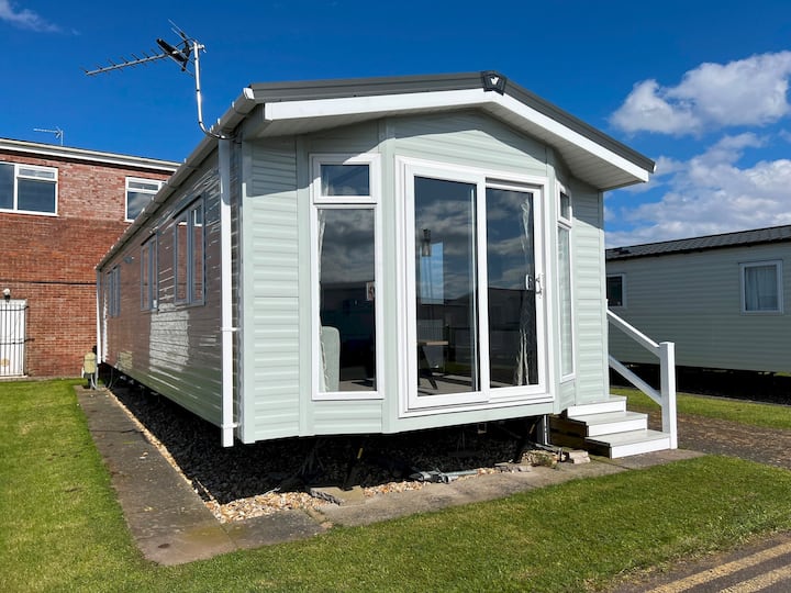 Gold Caravan (Sleeps 8) Mf1840 - Anderby Creek