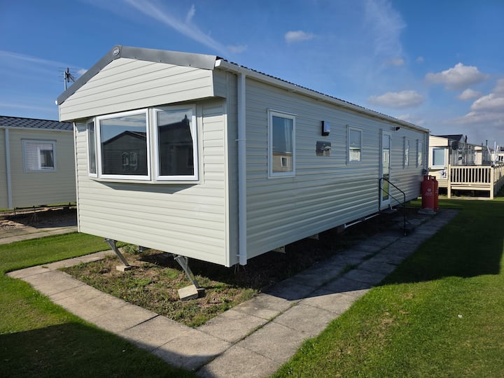 New Silver Caravan (Sleeps 8) Cf2654 - Skegness