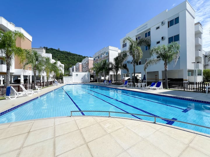 Apê Com A/c, Garagem E Piscina Em Canasvieiras - Florianópolis