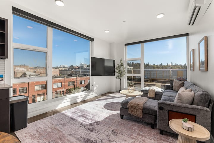 Bright 2-br W/ King Beds - Spokane, WA