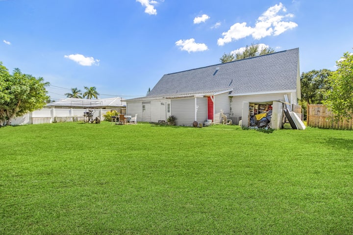 Fenced Yard • Outdoor Lounge, Grill • Mini Library - North Fort Myers, FL