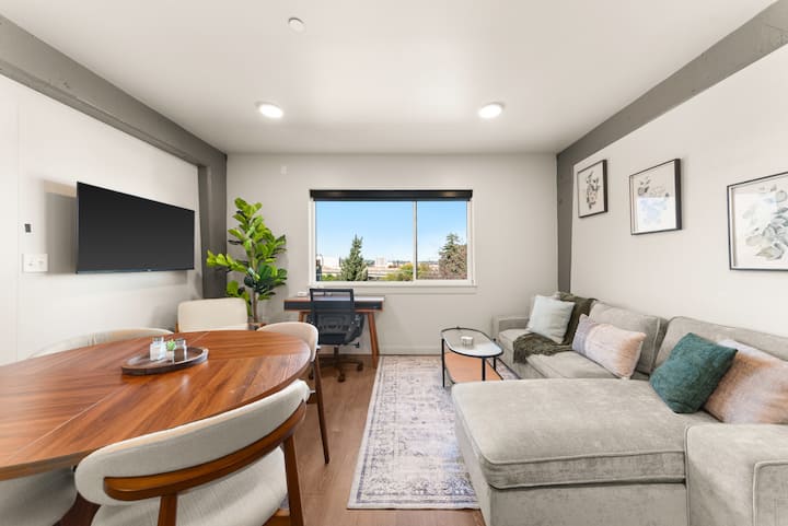 Modern Apartment W/king Bed & Full Kitchen - Spokane Valley, WA