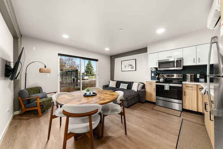 King‑size Beds, Modern Kitchen W/ Wi‑fi - Spokane, WA