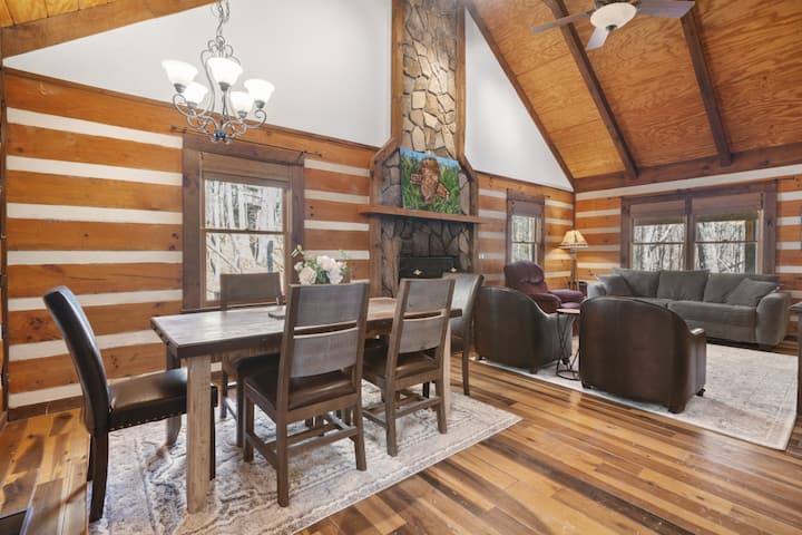 Forest Footprints - Pet Friendly Big Canoe Cabin - Amicalola Falls State Park, Dawsonville