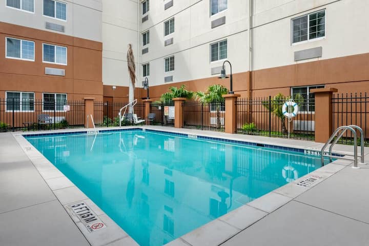 2 Units | 2 Double Beds Each | On-site Pool - Fort Myers Beach, FL