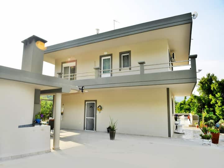 Elégante Villa Avec Piscine Et Jardin à Eleousis. - Faliráki