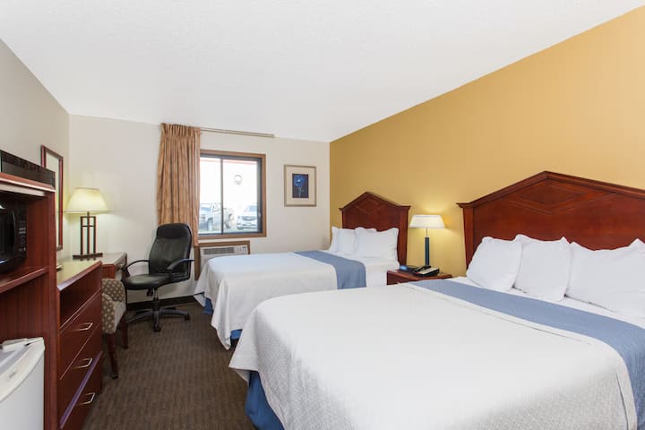 Days Inn Austin | 2 Doubles | Near Spam Museum - Austin, MN