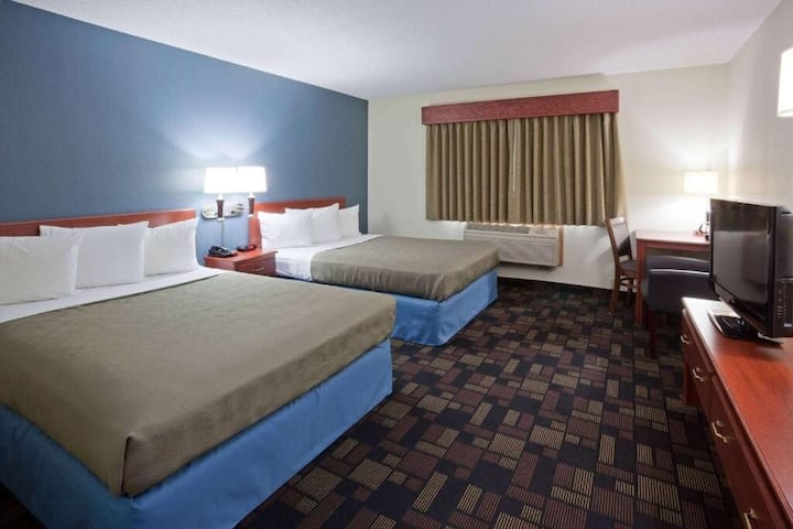 Americinn Austin | 2 Queen Beds | Central Spot - Austin, MN